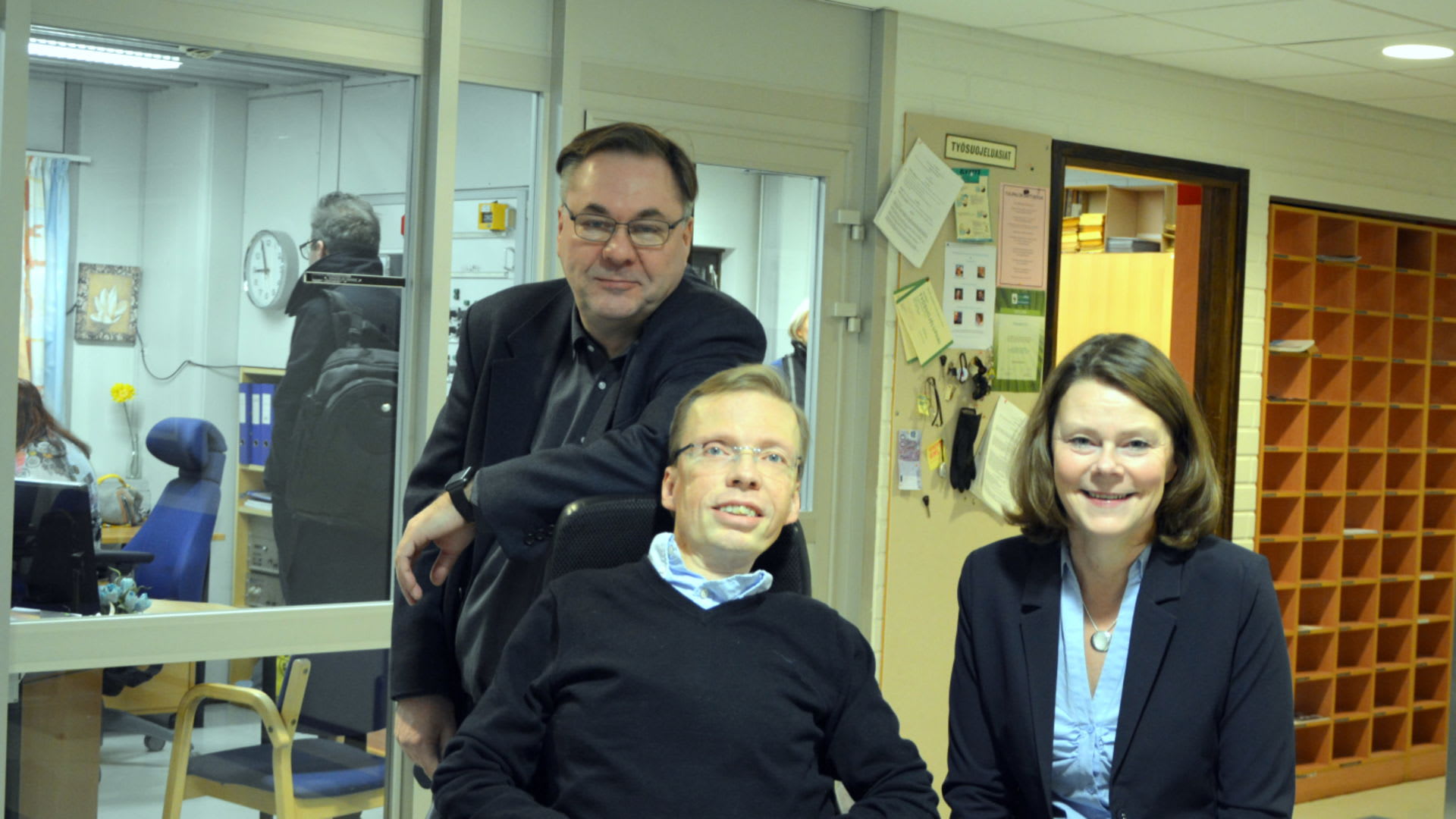 Politikerna Tomas Bäck (SFP), Anita Sundman (SFP) och Johan Kullas (SFP ...