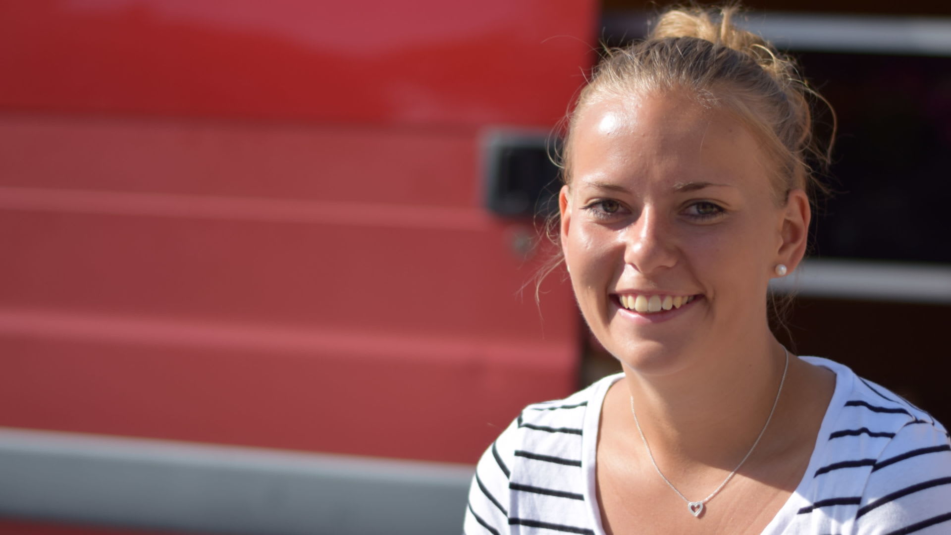 Det är viktigt att lära sig att simma - barn ska gärna börja i simskola ...