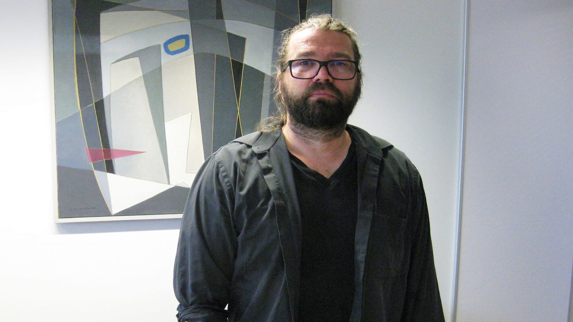 Teatterinjohtaja Mikko Kouki ärsyyntyy kohdatessaan leipiintynyttä ...