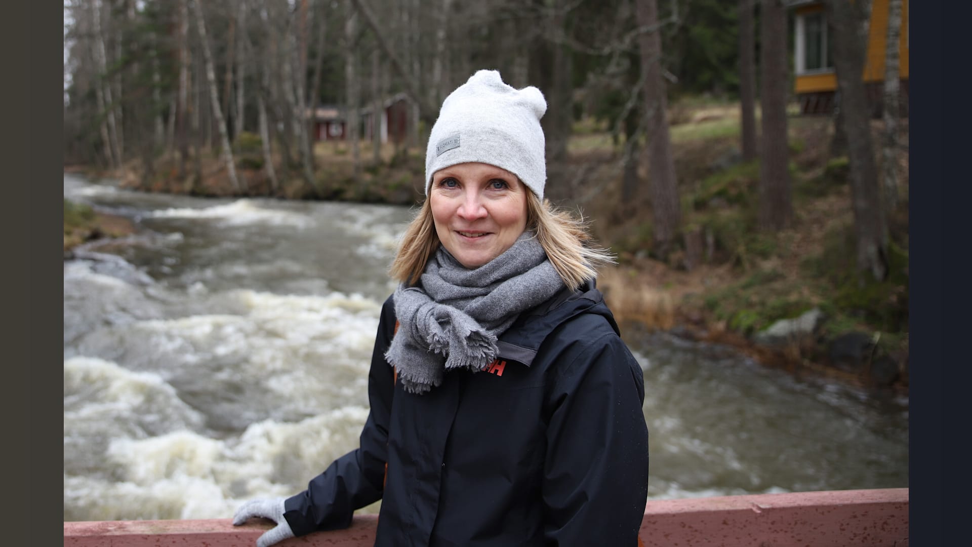 Lentoemäntä Niina Autio kaipaa reissuillaan Kotkan Langinkosken ...