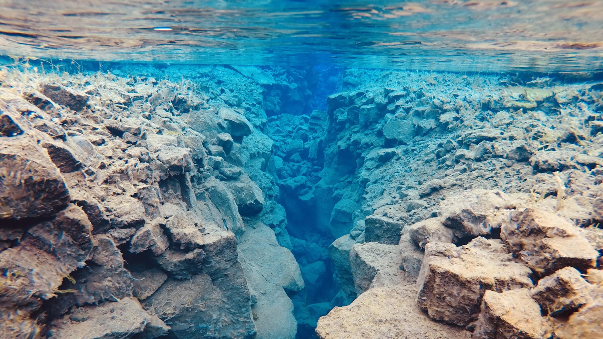 Mannerlaatat liikkuvat ja maa vavahtelee - pienet maanjäristykset ...