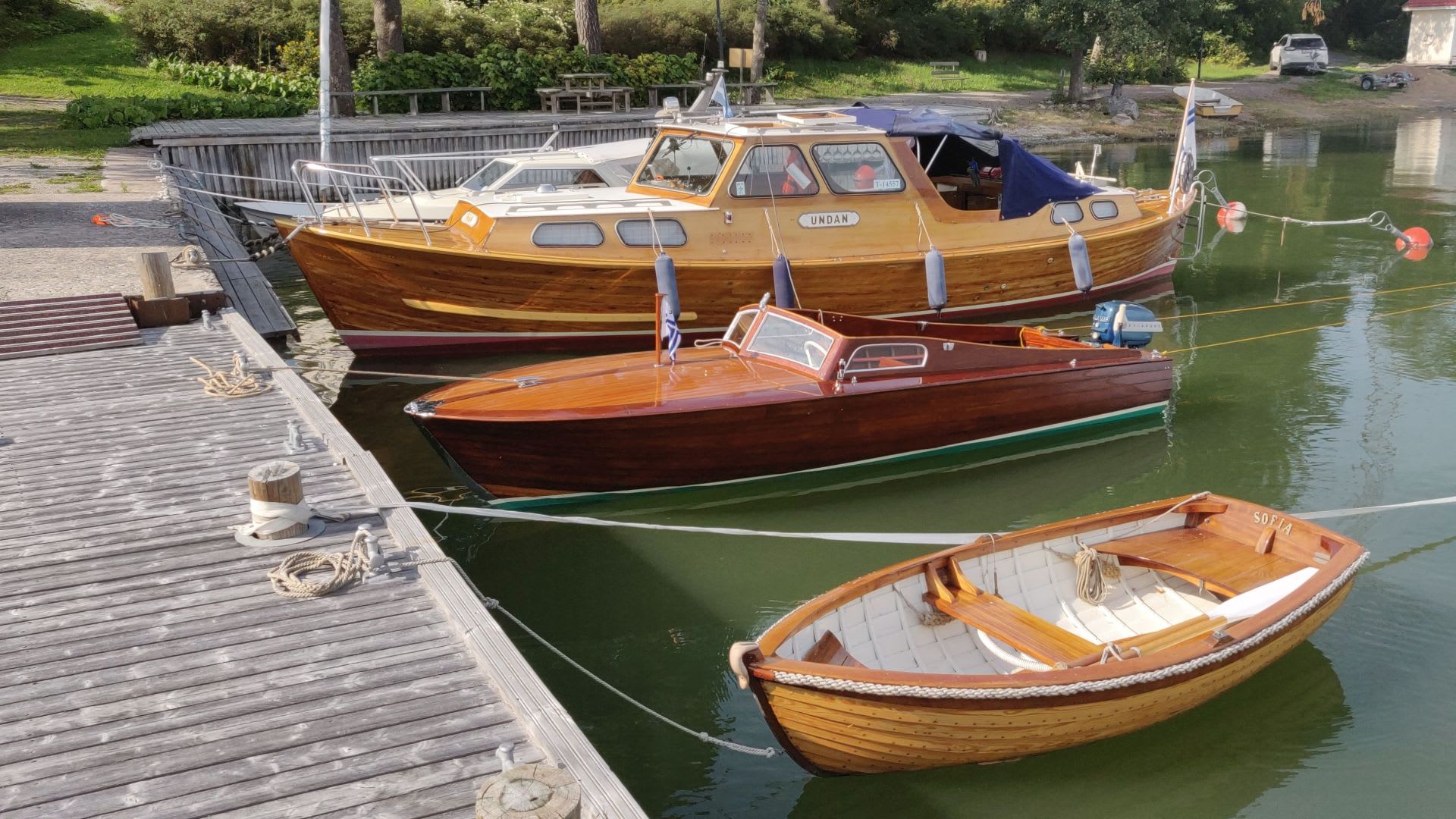 Närbild: Båtbyggaren Jonathan Reuter båtbyggare och trädesigner | Yle ...