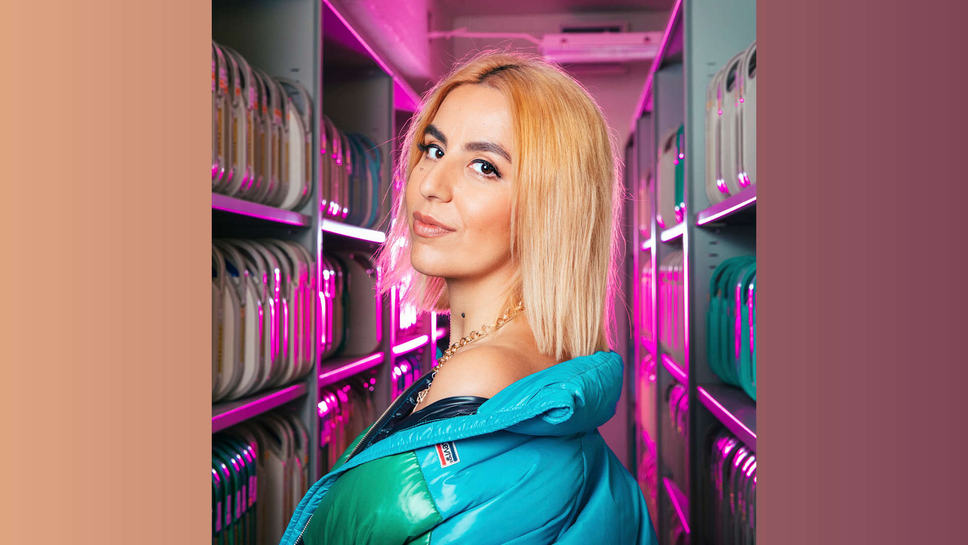 Soitossa mm. Jorja Smith, Maija Vilkkumaa ja LANY. Haastattelussa ...