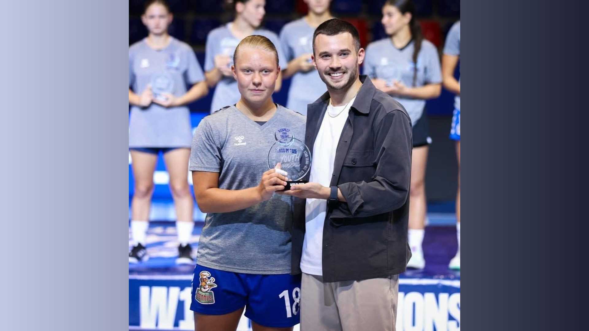 Karishandbollsspelaren Amanda Karén inleder sin första säsong med svenska klubben IK Sävehofs ...