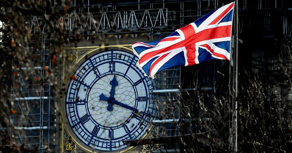 Brexitiä juhlistetaan Lontoossa, Britannian lippu lasketaan salosta ...