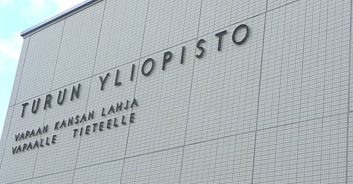 Turun yliopisto juhli sataa vuottaan valoin, lauluin ja soihtukulkuein ...