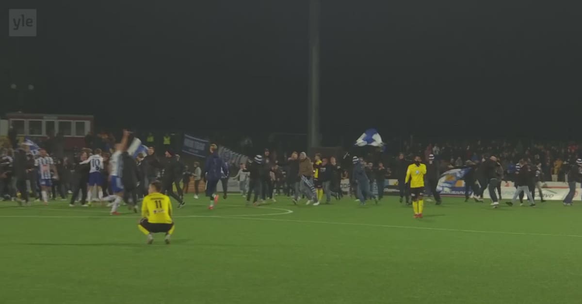 HJK:n fanit ryntäsivät kentälle dramaattisen mestaruuden jälkeen! Yle ...