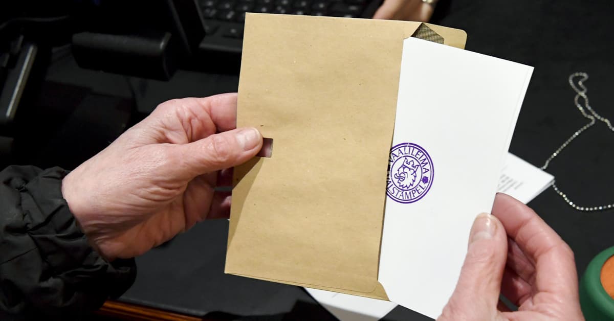 First day of advance voting brisker than during last presidential ...