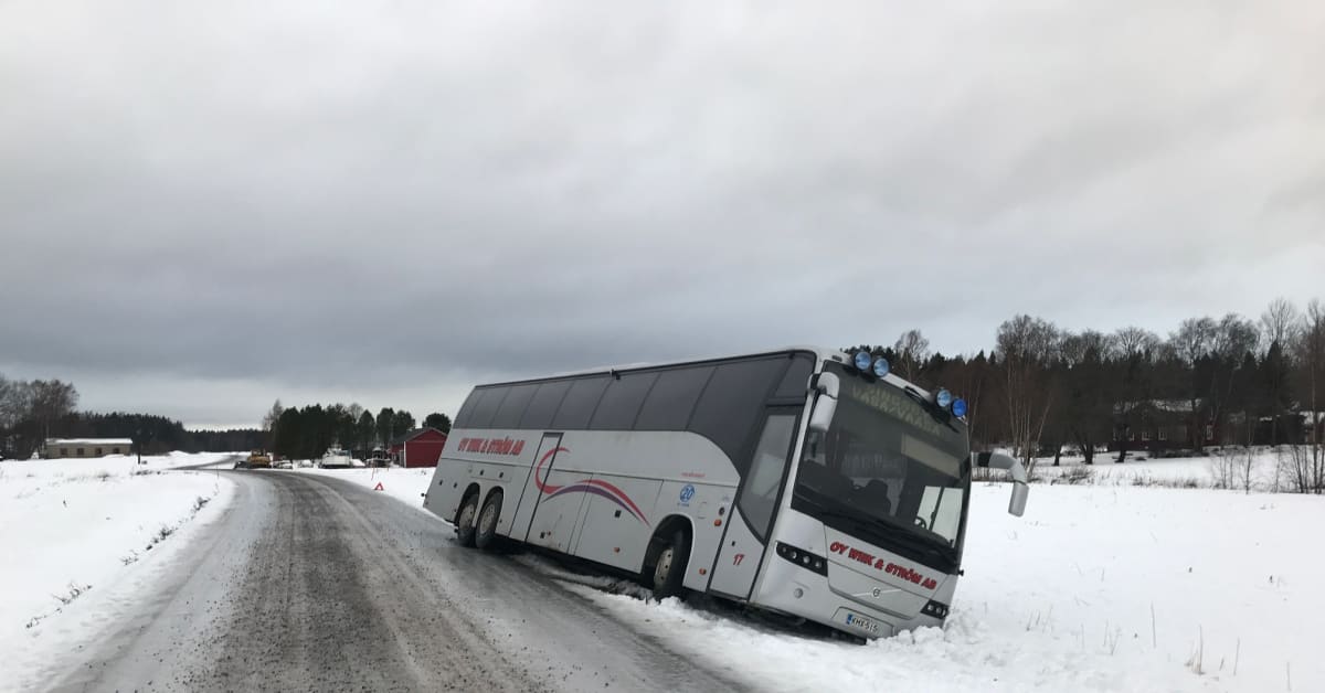 Busseja ojassa, rekat jumissa – Pohjanmaan poliisi varoittaa erittäin ...