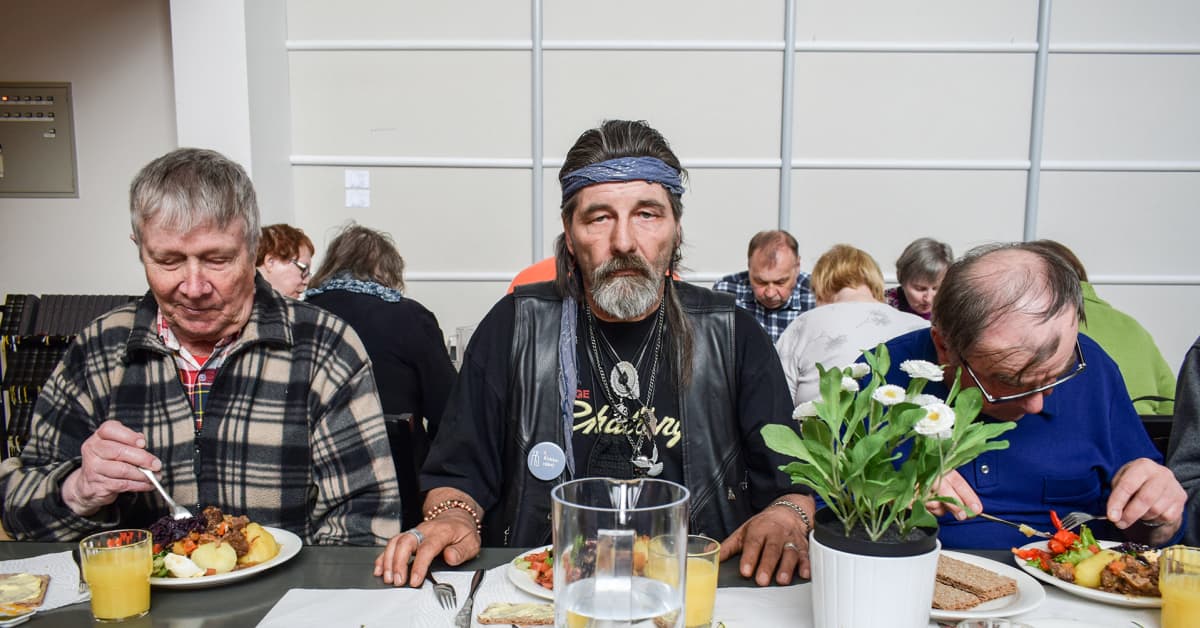 Getting poverty off the streets: Should Finland replace bread queues ...