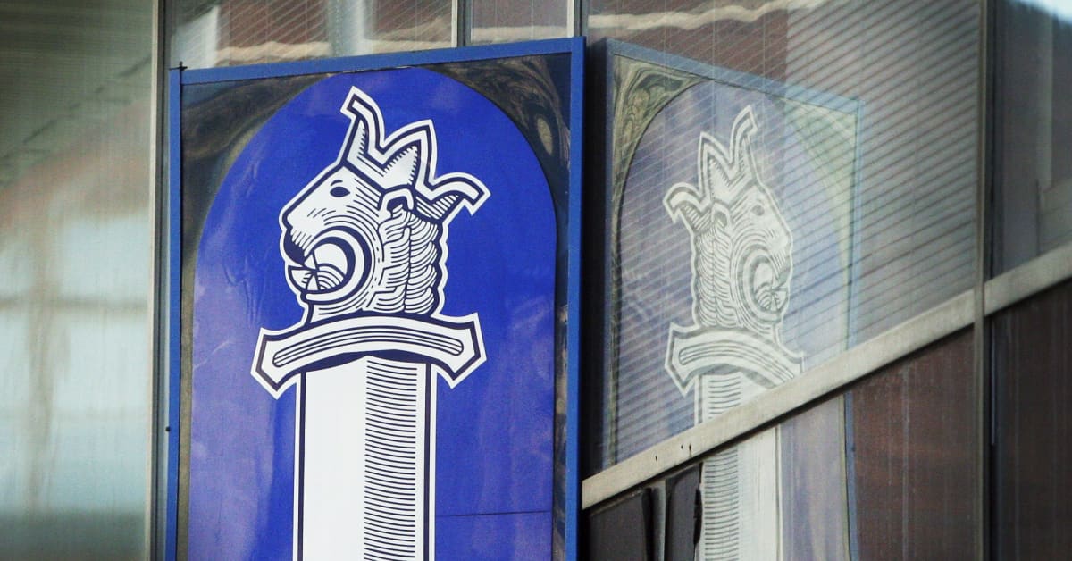 Iranin lähetystön luona 150 hengen mielenilmaus – lippu varastettiin ja ...