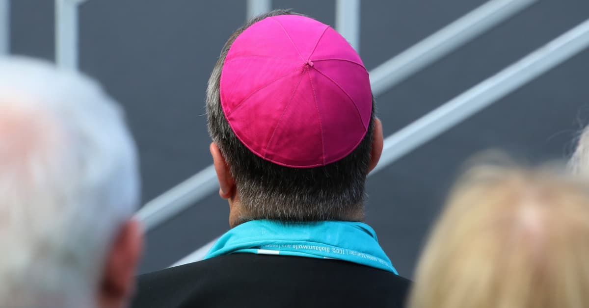 Saksan katolisessa kirkossa on paljastunut tuhansien lasten ...