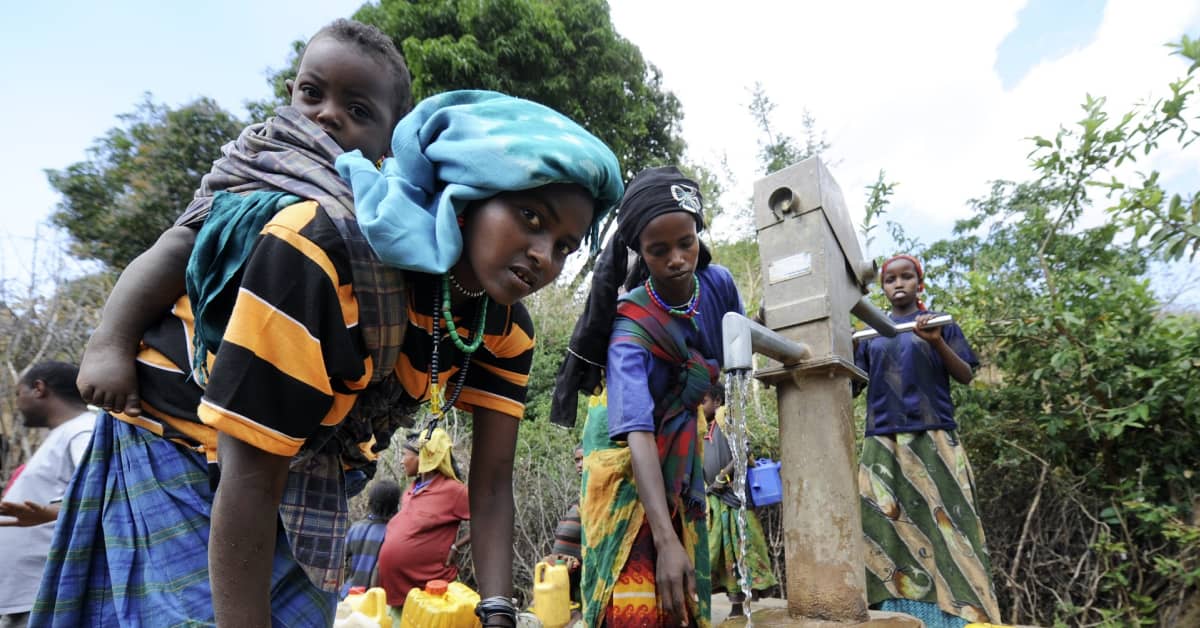 Suomen kehitysapu on saanut lapsia kouluun ja tuonut vessoja kyliin ...