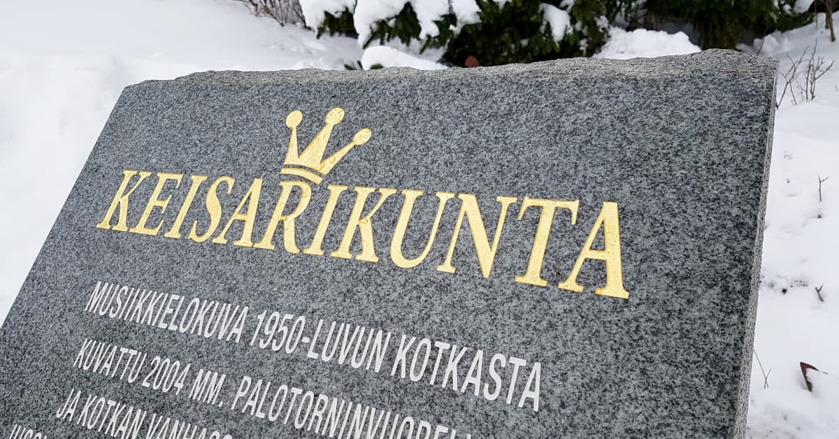 Keisarikunta-elokuvan muistokivi paljastettiin Kotkassa: "Liittää ...