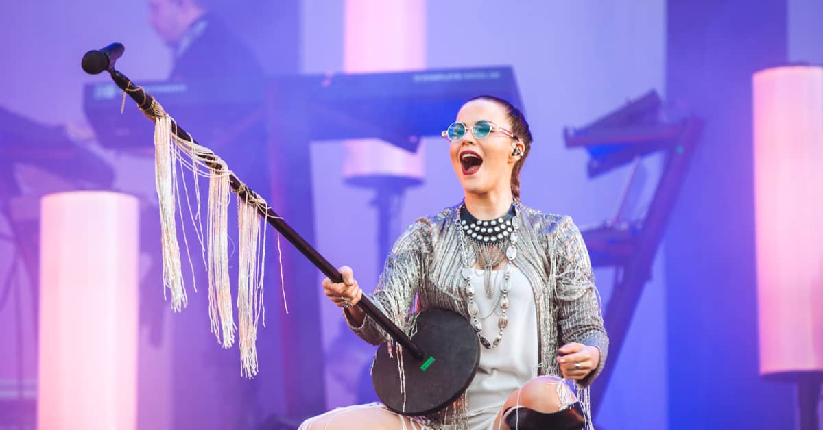 Kuuntelijat äänestivät Jenni Vartiaisen vuoden naisartistiksi ja Lauri ...