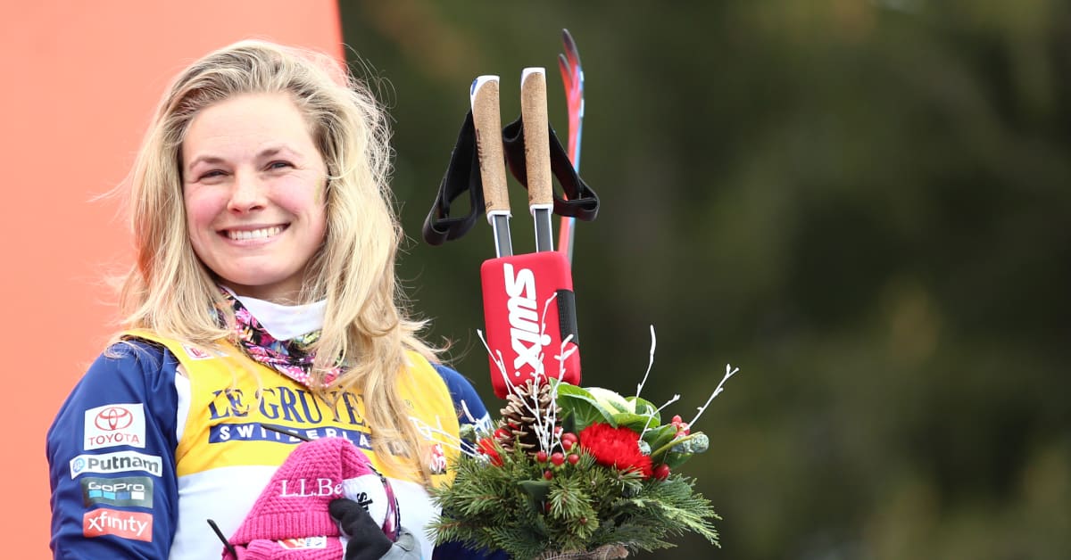 Pikkukaupungin kaduilla matkakassaa kerännyt teini on maailman iloisin ...