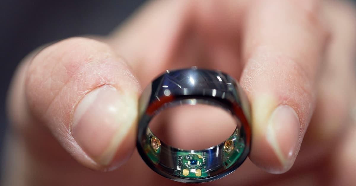 Oululaisinsinöörien jackpot: Tekniikan näpertely sormuksen sisään ...