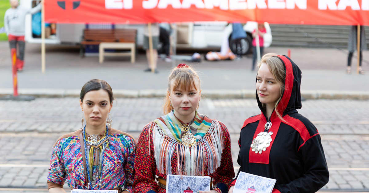 Sámi youth group protests proposed Arctic Railway | Yle