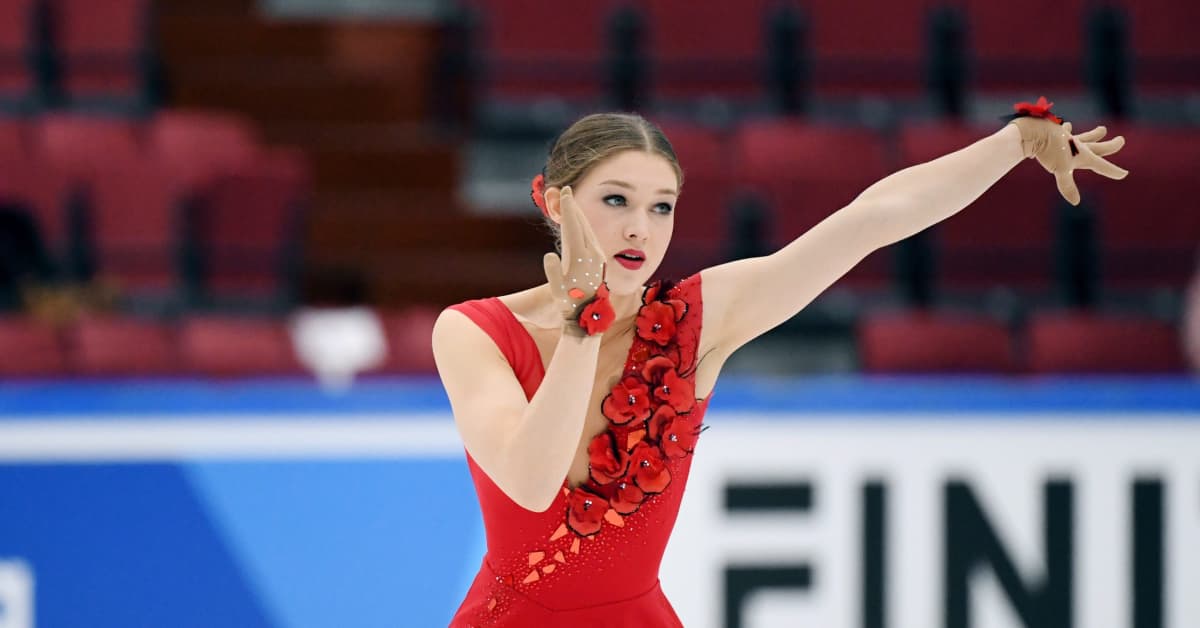 Jenni Saarinen johtaa taitoluistelun SM-taistoa lyhytohjelman jälkeen ...