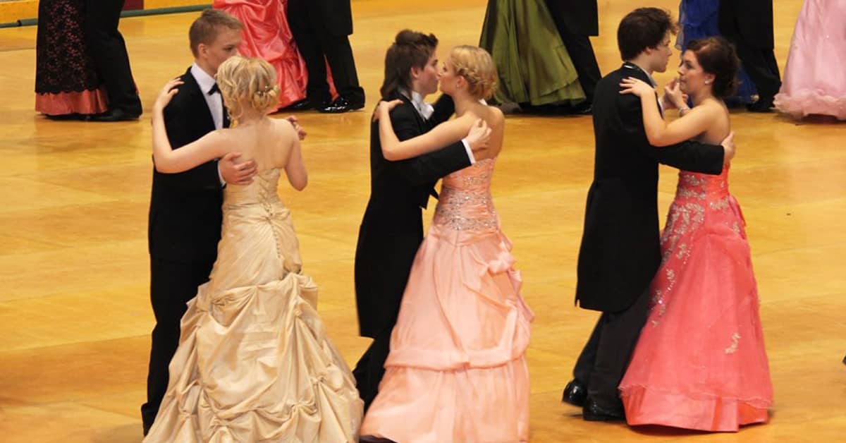 Vanhojen tanssit Lappi Areenalla | Yle