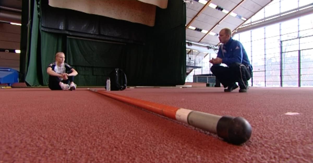 Seiväshyppääjä Minna Nikkanen ennätysvauhdissa | Yle