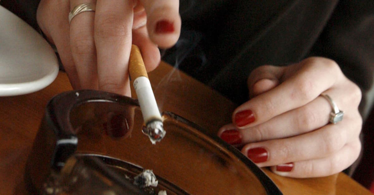 Tupakka-aski päivässä lisää naisten sairastumista diabetekseen | Yle