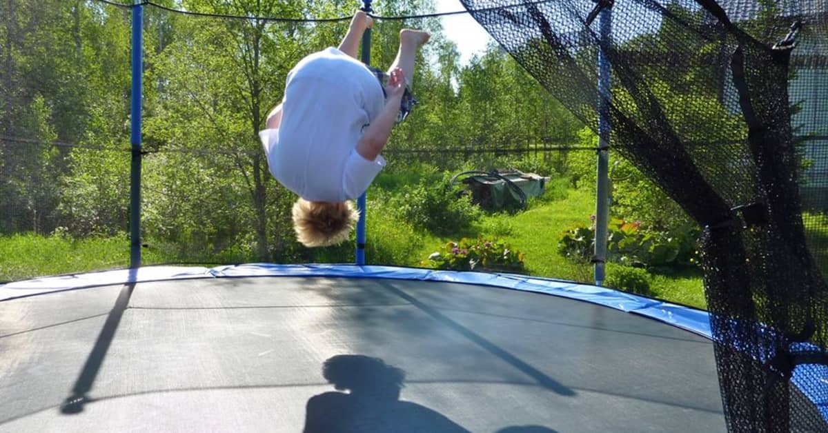 Trampat kasaan ennen myrskyä – karannut trampoliini on ...