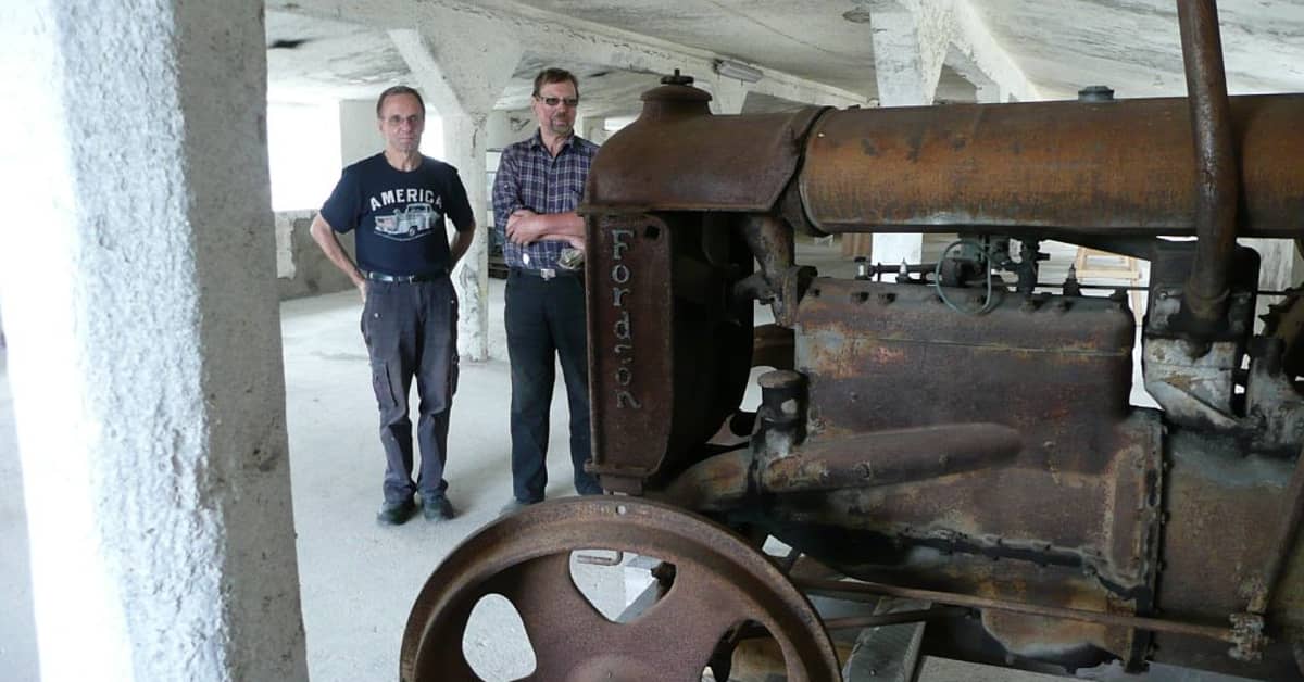 Vanhat traktorit saavat monen sydämen hyrräämään | Yle