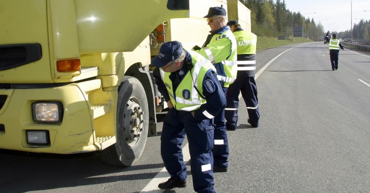 Poliisi valvoo tehostetusti raskasta liikennettä rajan molemmin puolin ...