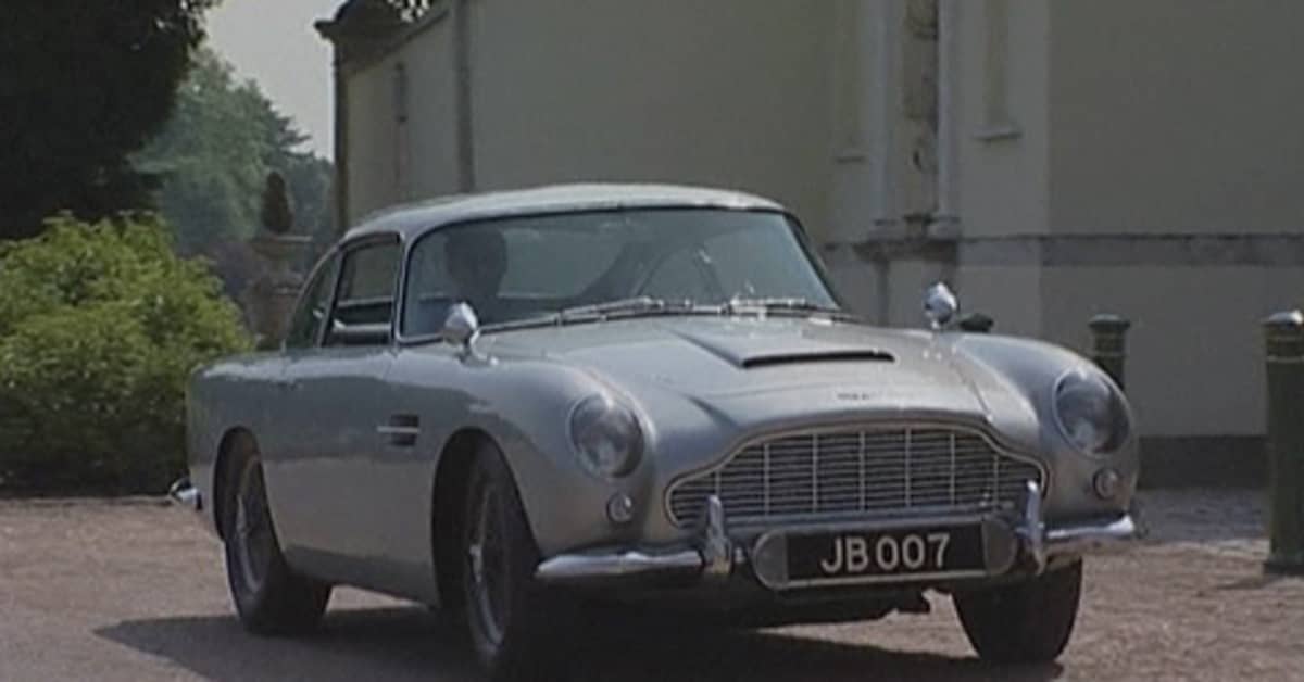 James Bondin legendaarinen auto myyntiin | Yle