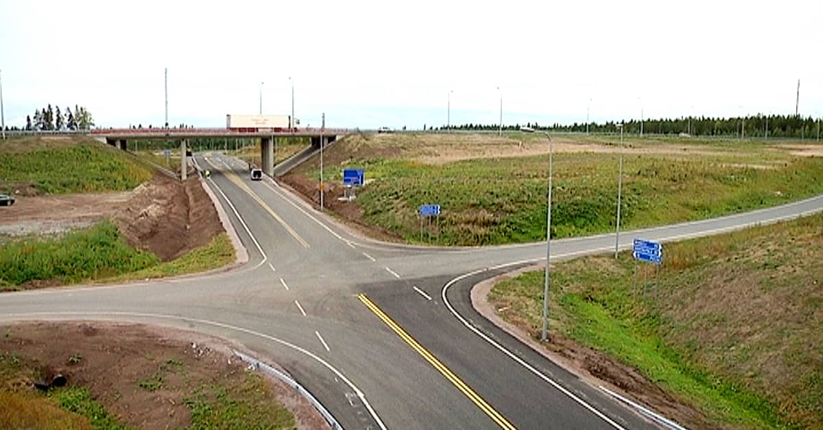 Vaarallinen Mikkelintien risteys jäi historiaan | Yle