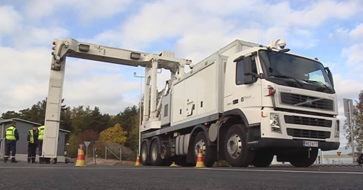 Tulli hankkii uuden läpivalaisuauton - vanha rutattiin kolarissa | Yle