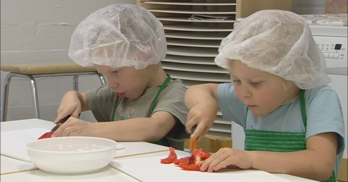Ruoan makuja opitaan päiväkodissa kaikilla aisteilla | Yle