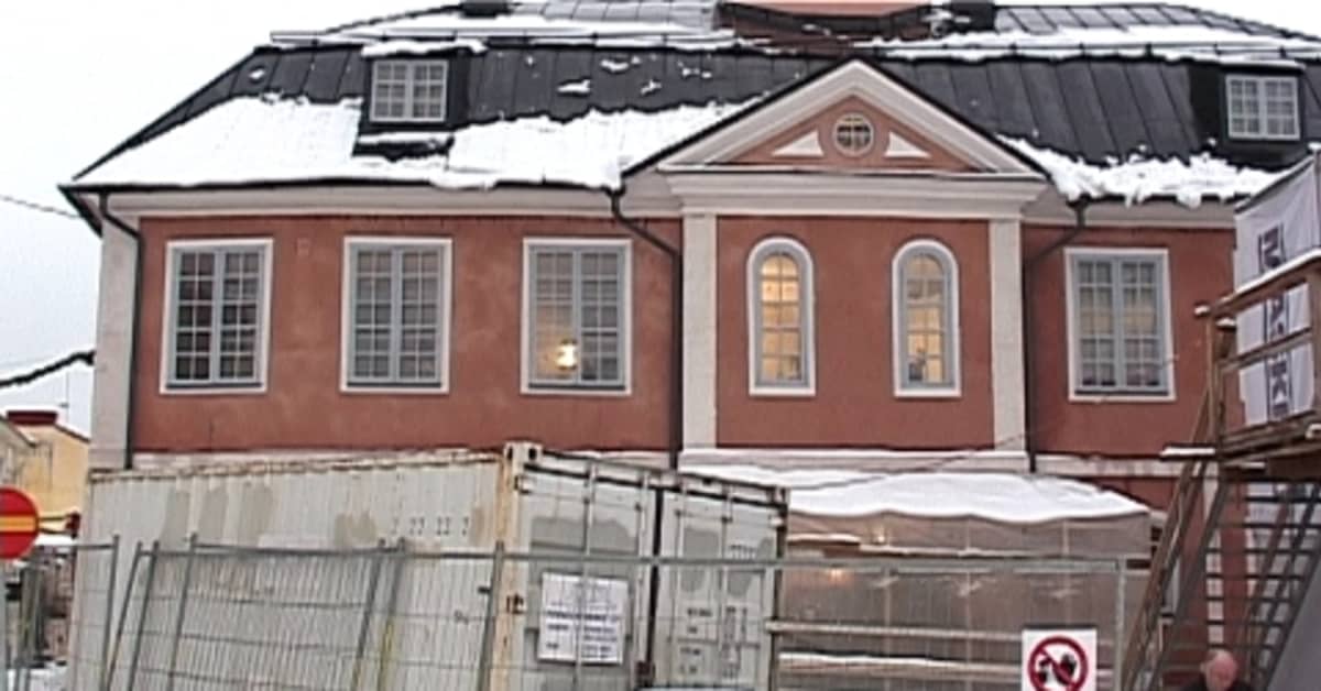 Raatihuoneen seinien kohtalo edelleen auki | Yle