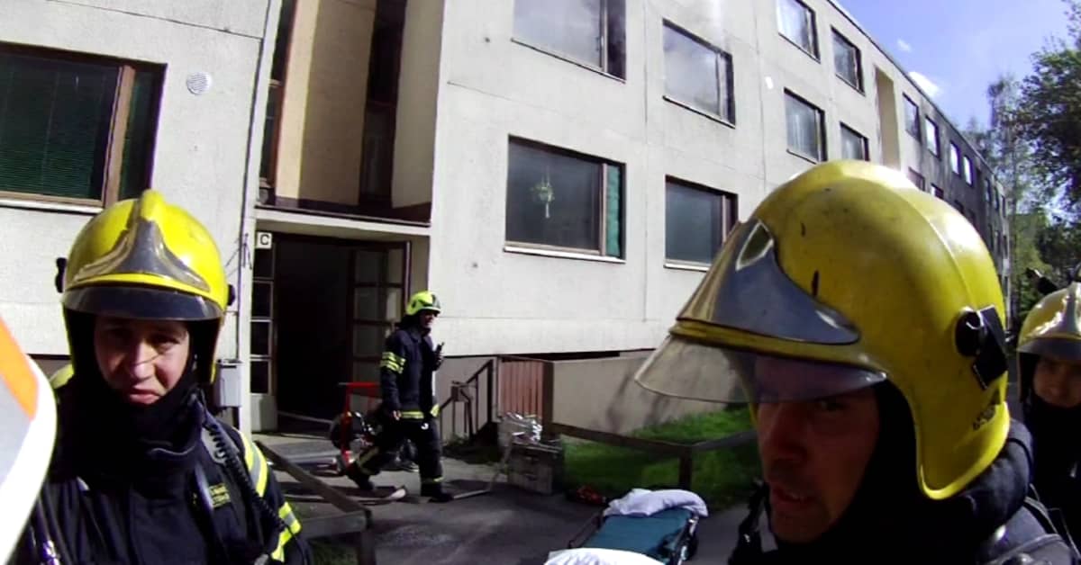 Palomestarin kypäräkamera tallensi dramaattisen tulipalon | Yle