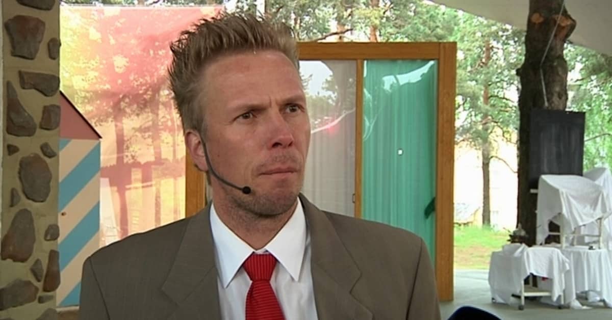 Jukka Rasila näyttää hemaisevan puolensa kesäteatterissa | Yle