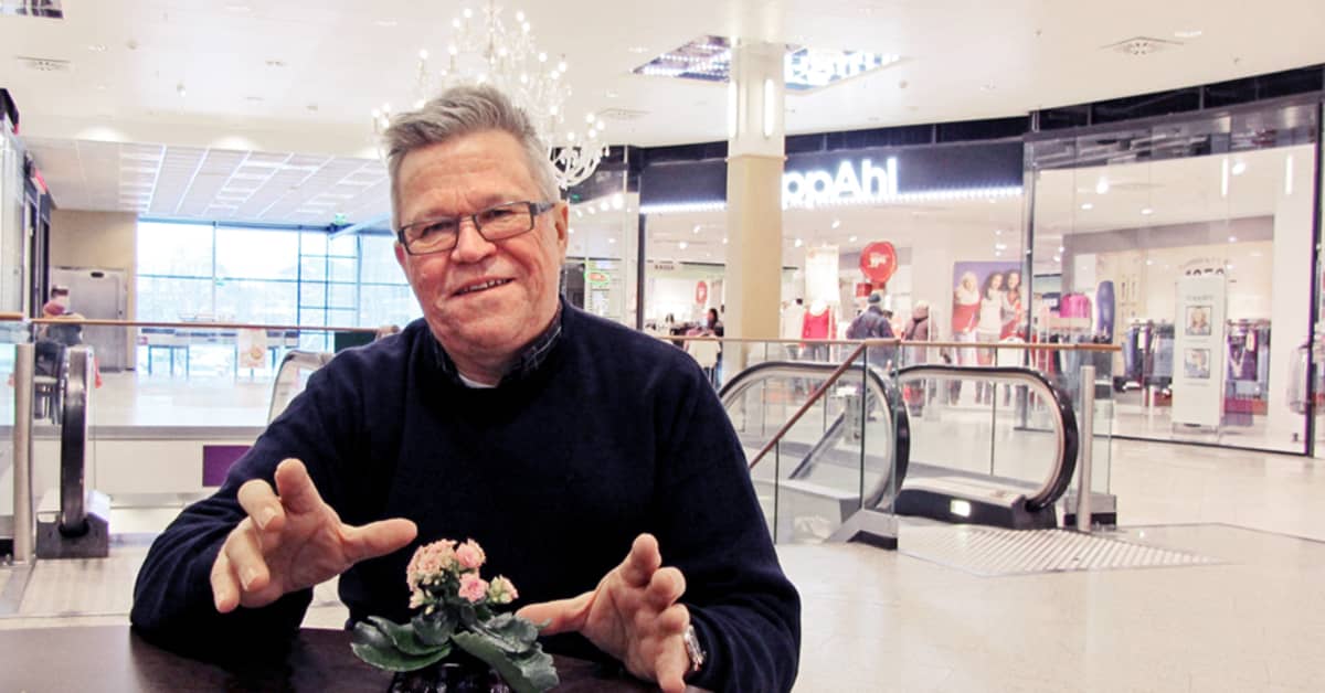 Taikuri sai taiteilijaneläkkeen: "En aio lyödä hanskoja tiskiin" | Yle