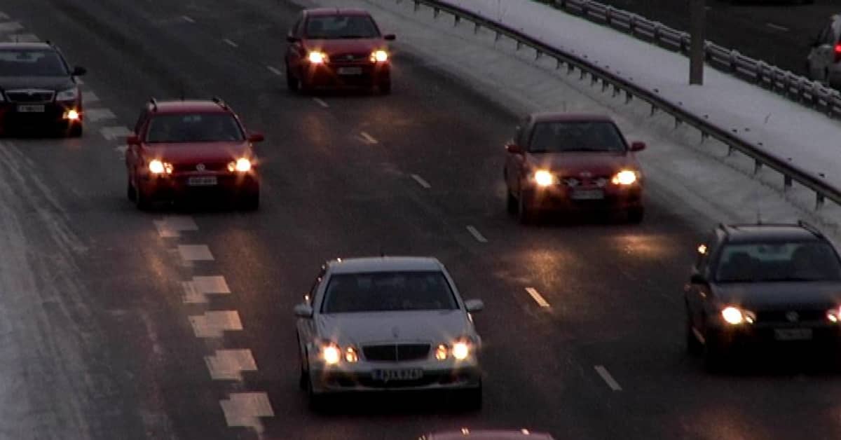 Näin sujuu joululiikenne - Liikkuva poliisi valvoo viimeistä kertaa | Yle