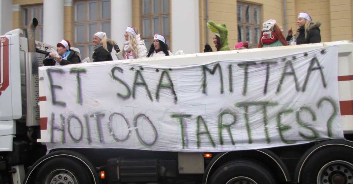 Penkkarit valtasivat kadut – Turun murre ja Sanna-Raipe ilahduttivat ...