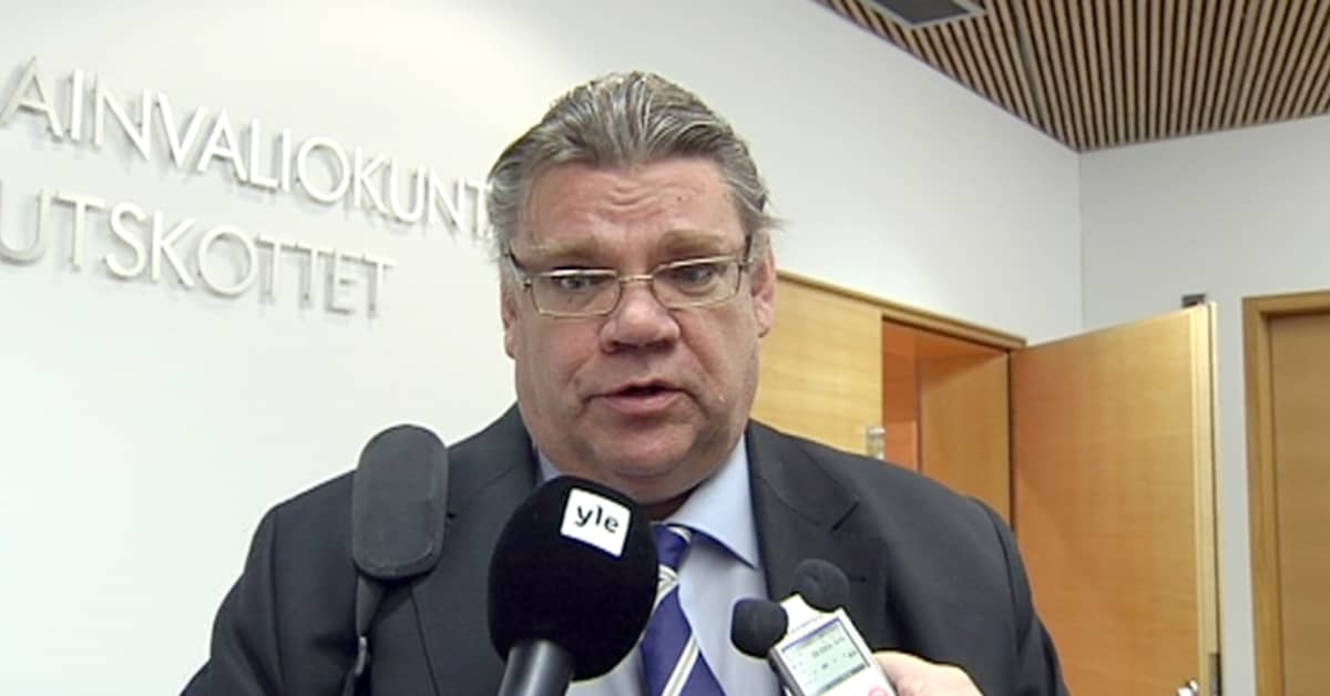 Soini stands by Suomen Sisu chair | Yle