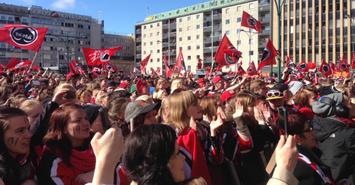Punainen meri täytti Porin torin | Yle