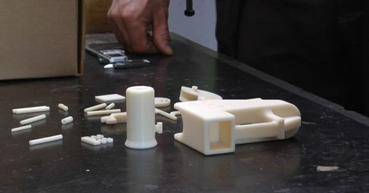 Mitä ajatuksia aseen 3D-tulostaminen sinussa herättää? | Yle