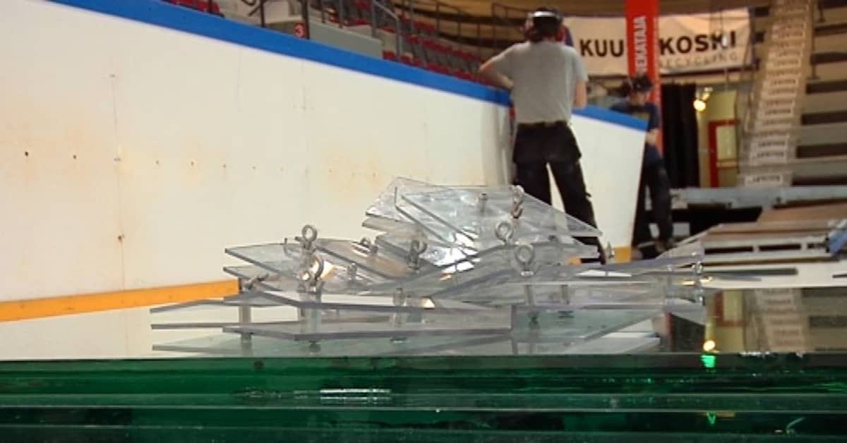 Taklausystävällinen kaukalo lisää myös yleisön turvallisuutta | Yle