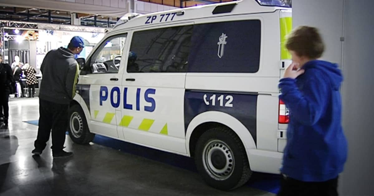 Mixed reviews for new police vehicle colours | Yle