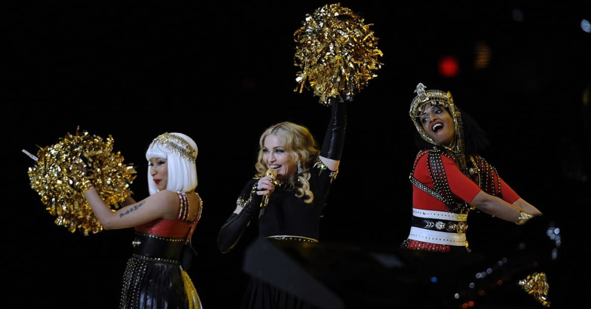 Keskisormi vilahti Super Bowlin puoliaikashow’ssa – NFL vaatii 16 ...