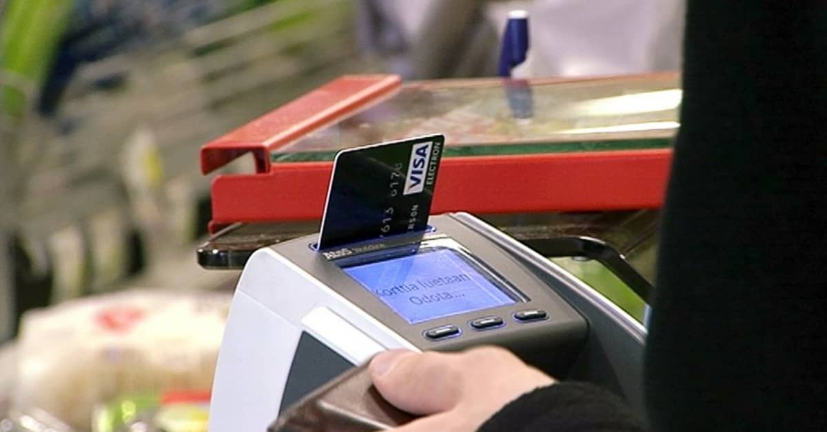 "Koko ajan kysytään, että mitä nappia pitää painaa" – kortilla maksaminen liian vaikeaa ...