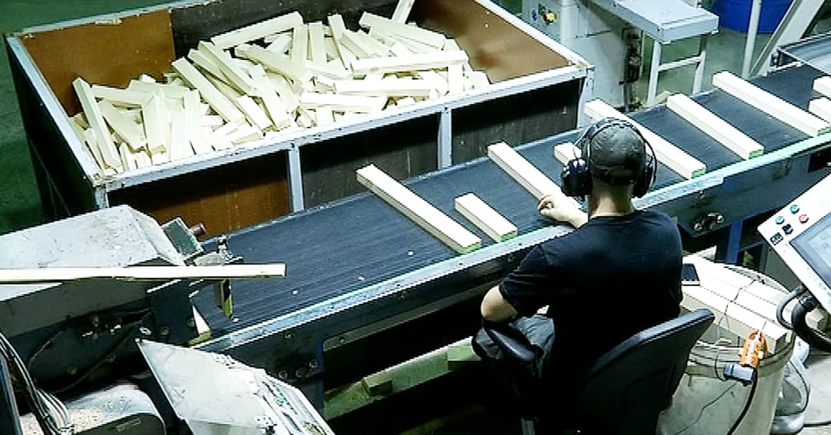 Ikkuna-aihioita maailmalle – Kurikka Timber nojaa vientiin | Yle