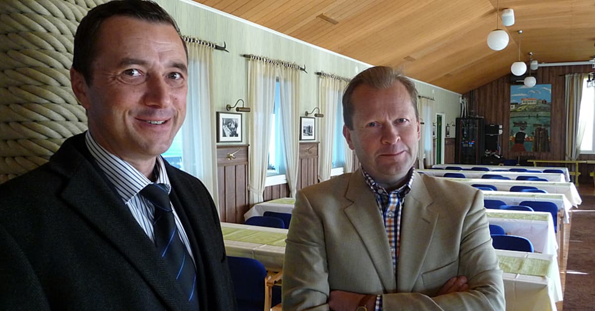 Tumma puku ja arvomerkit esille – itsenäistä Suomea juhlitaan ...