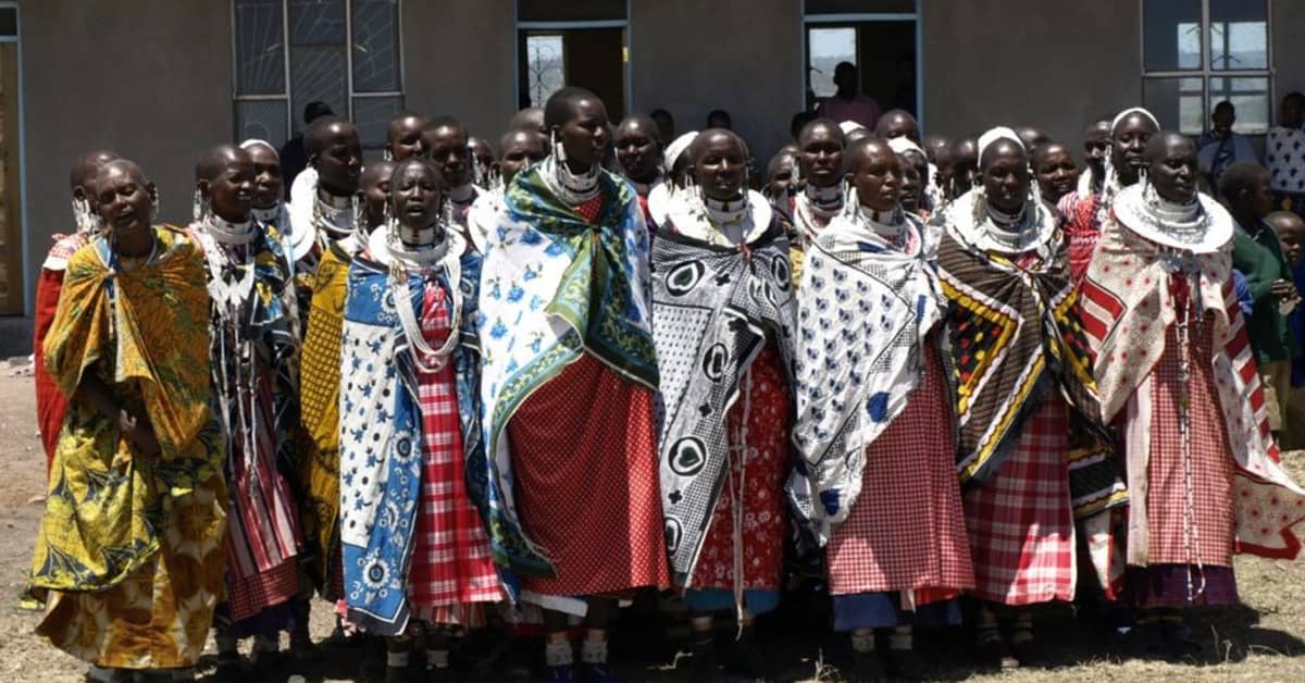 Anáris vejolaš gullat varrasamos dieđuid masai-álbmoga heađis ...