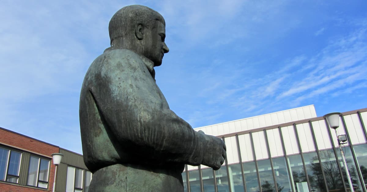 Opiskelijat lakittavat Unton Kouvolassa vappuaattona - katso suorana | Yle